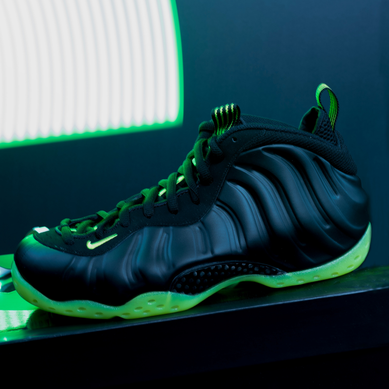 Nike Air Foamposite One "Black Volt" - A Bold Statement in Sneaker Cul